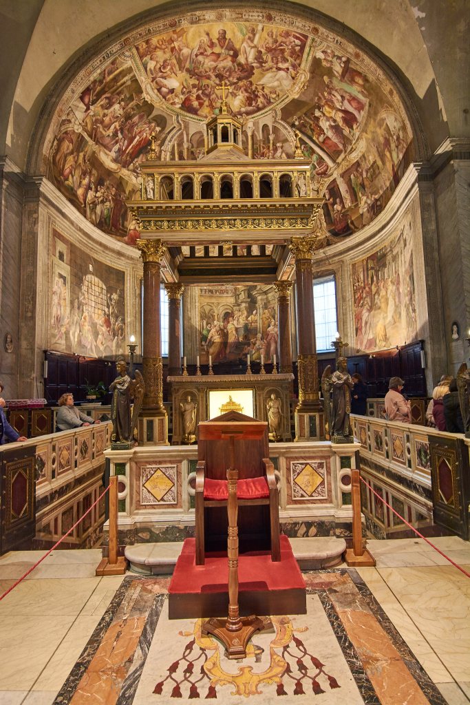 From the Trevi Fountain to the Colosseum- Walking the historic centre ...